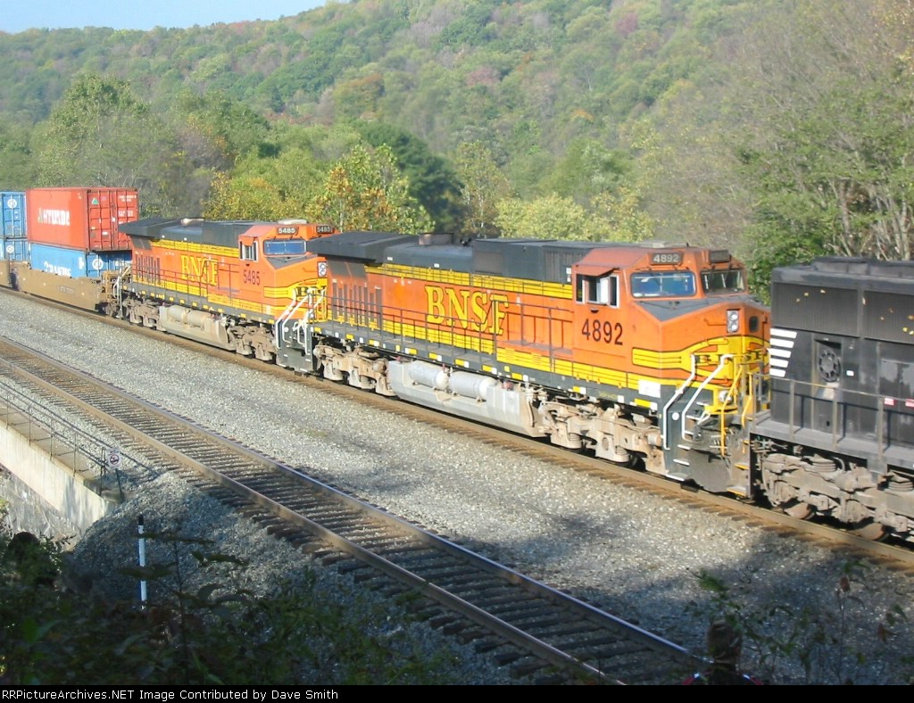BNSF 4892
